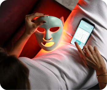 World's First Customizable LED Light Therapy Mask – Qure Skincare